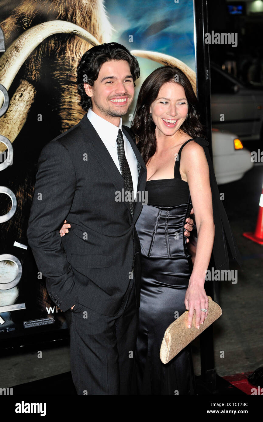 Steven Strait And His Wife
