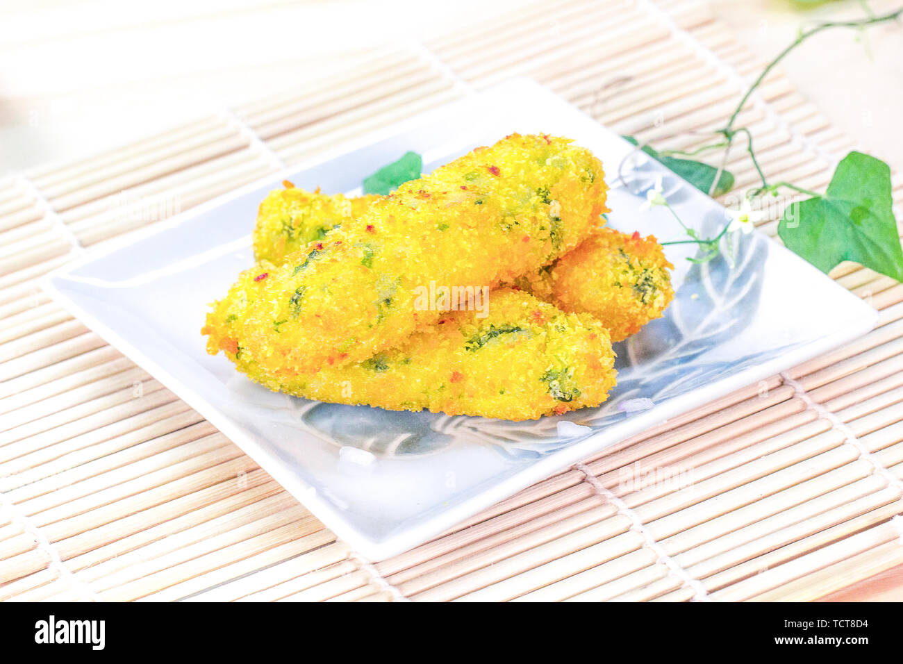 Fried vegetable intestine fish intestine meat intestine yellow gold ...