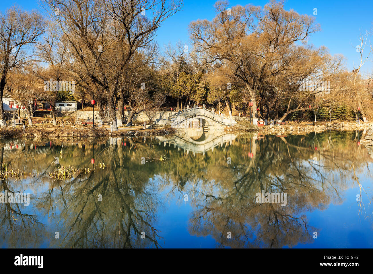 The scenery on the shores of Yangxi Lake in Fan Gongting, Qingzhou ...