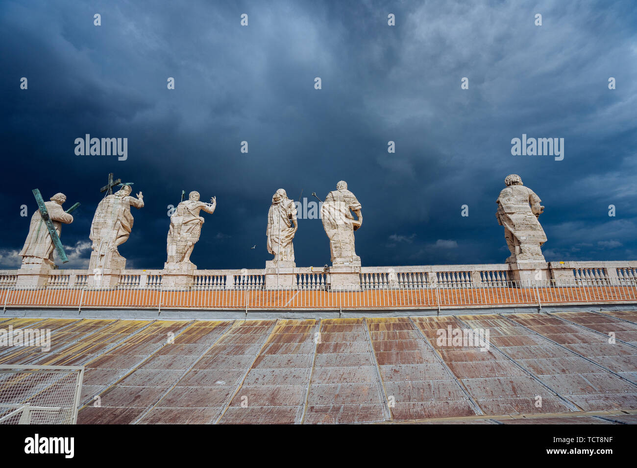 St. Paul's Cathedral Roof Statues Stock Photo - Alamy