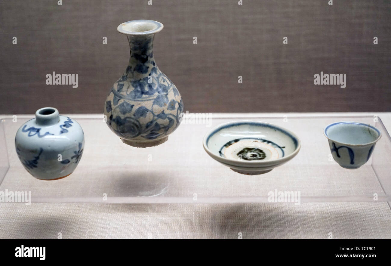 Ming Dynasty porcelain Stock Photo - Alamy