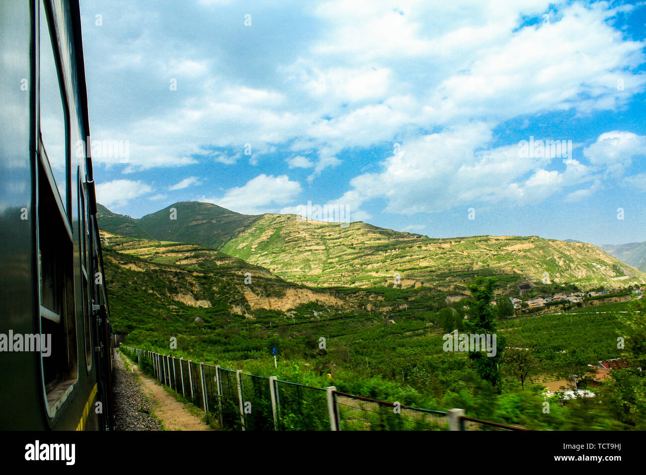Take 8359 green cars to see the magnificent scroll of the West along ...