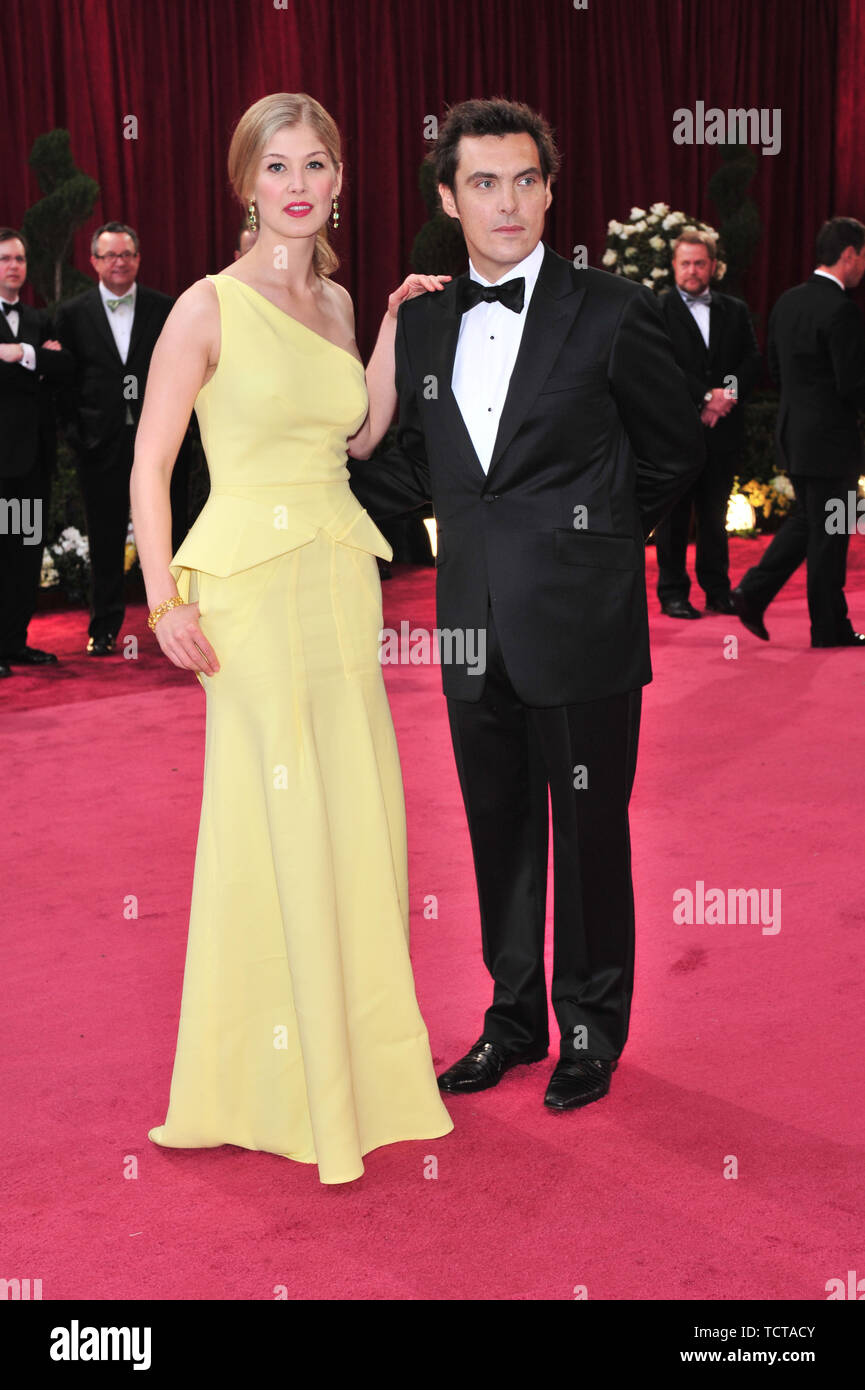 LOS ANGELES, CA. February 24, 2008: Rosamund Pike & Joe Wright at the ...