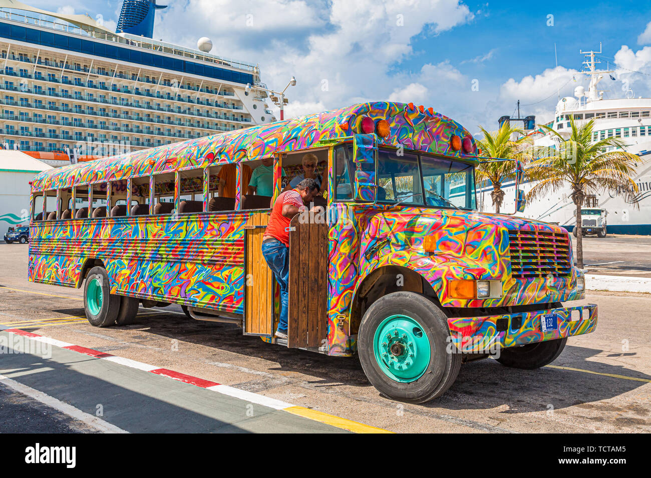 Sightseeing bus aruba hi-res stock photography and images - Alamy