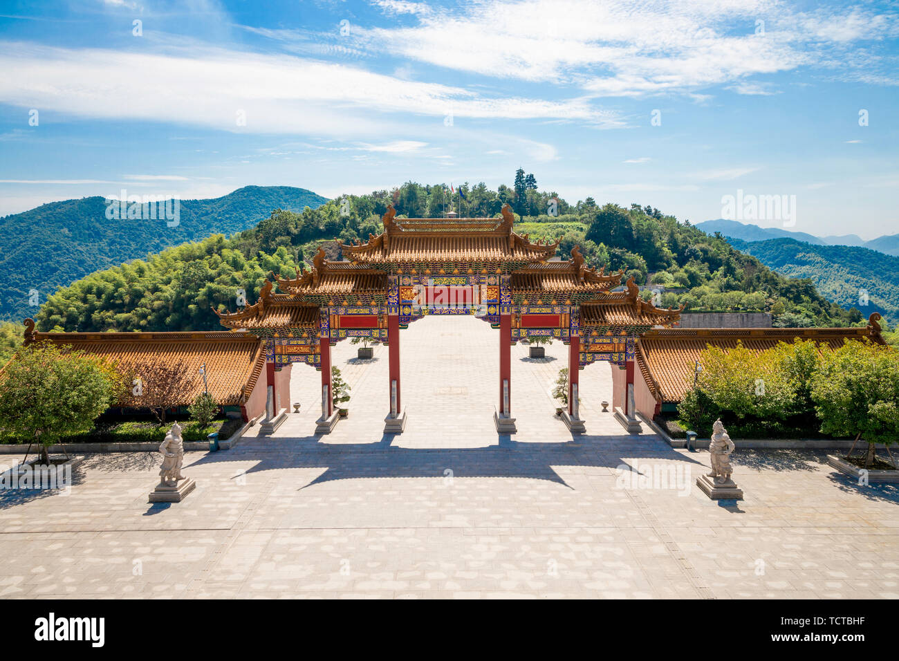 Shaoxing Huaiji Mountain Longhua Temple peddles the sky palace Stock ...