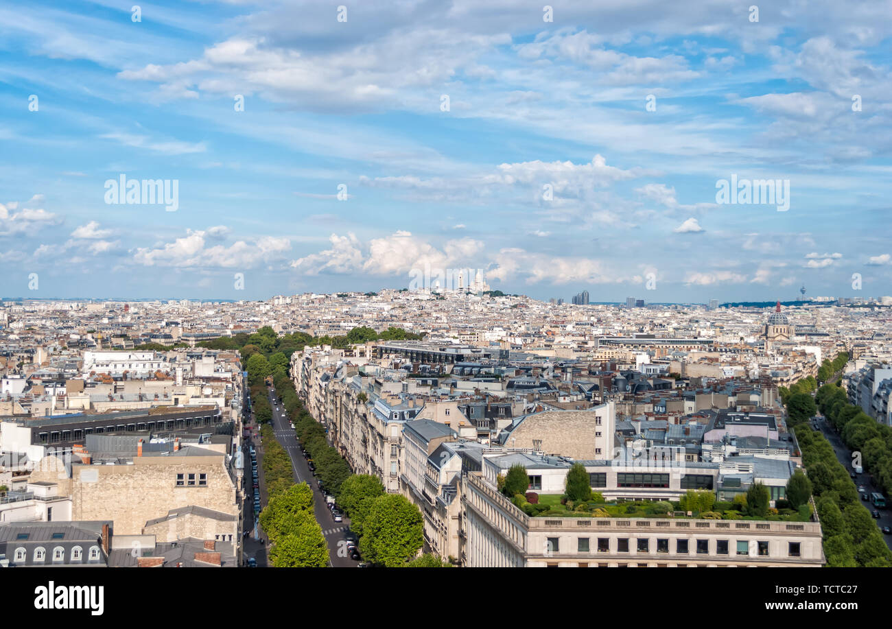 Under the paris sky hi-res stock photography and images - Alamy
