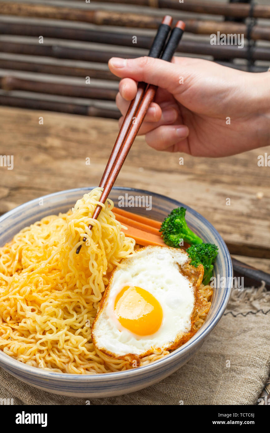 Bucket noodles hi-res stock photography and images - Alamy