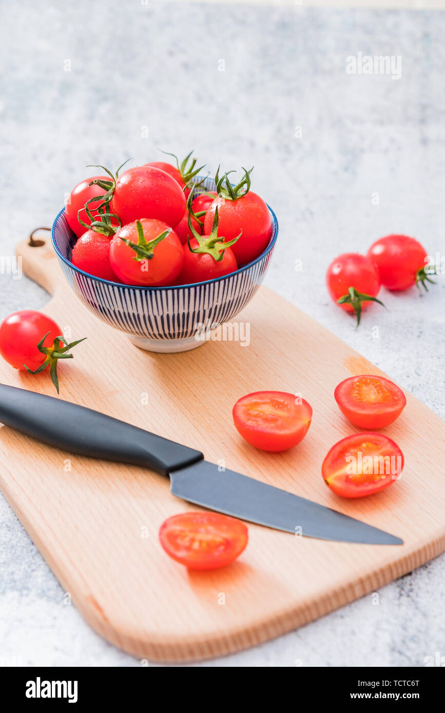 A bowl of fresh little tomatoes Stock Photo - Alamy