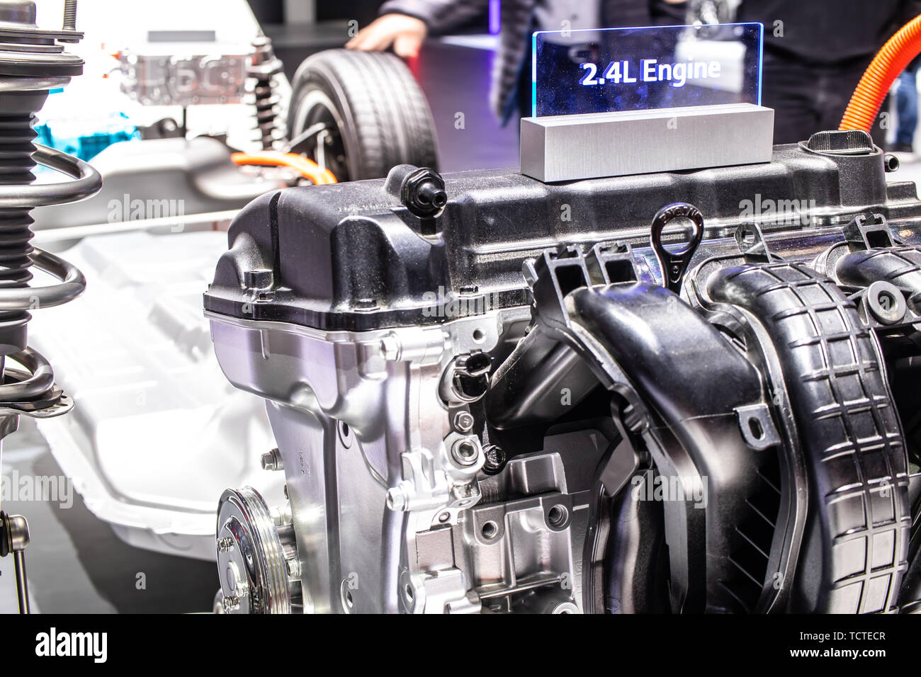 Car Engine Cross Section Stock Photos & Car Engine Cross Section Stock ...