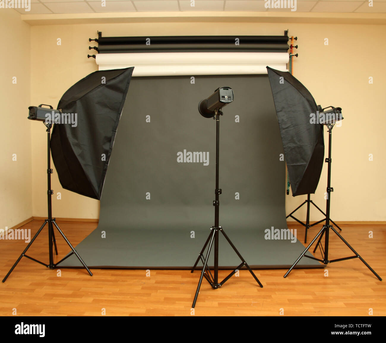 Empty photo studio with lighting equipment Stock Photo - Alamy