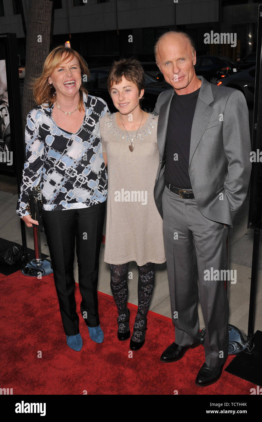 LOS ANGELES, CA. September 17, 2008: Ed Harris & wife & daughter at the ...
