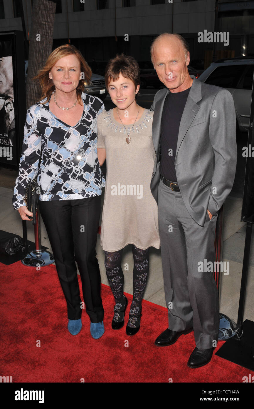 LOS ANGELES, CA. September 17, 2008: Ed Harris & wife & daughter at the ...