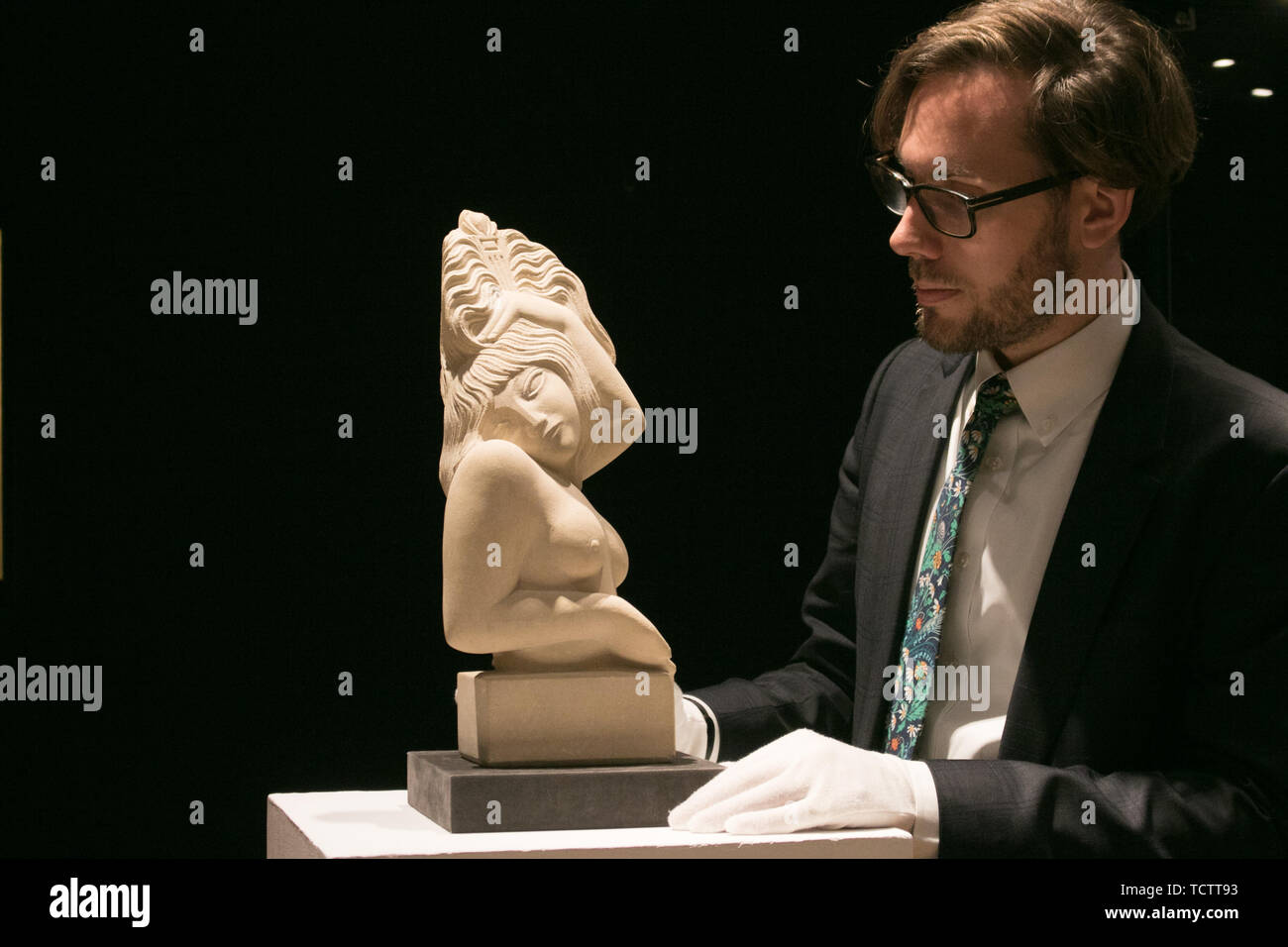 Sculpture by eric gill hi-res stock photography and images - Alamy