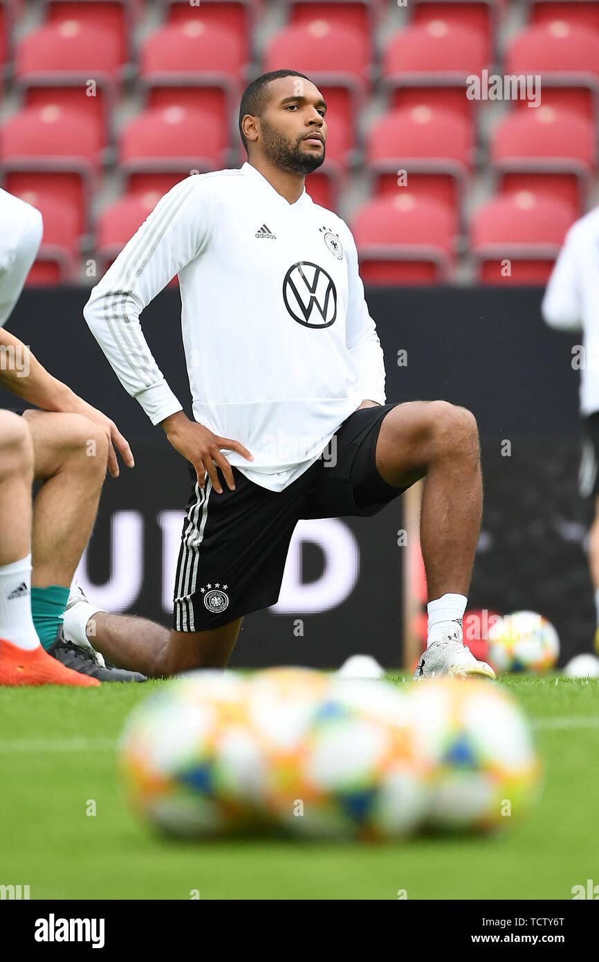 German international footballer jonathan tah hi-res stock photography ...