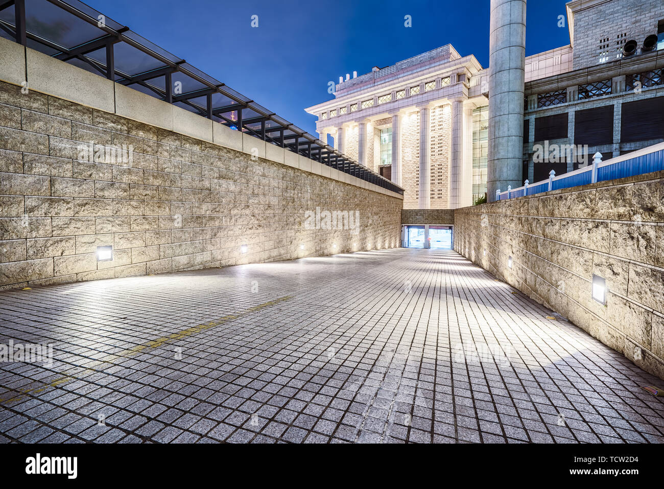 Roman Column Building on the Bund of Shanghai Stock Photo - Alamy
