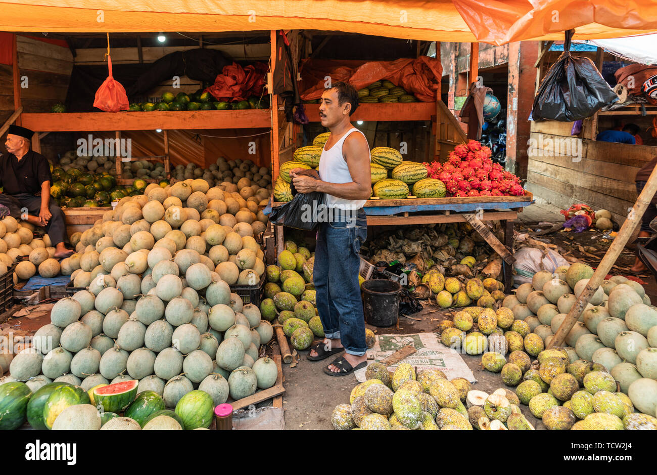 Fruit booth hi-res stock photography and images - Alamy