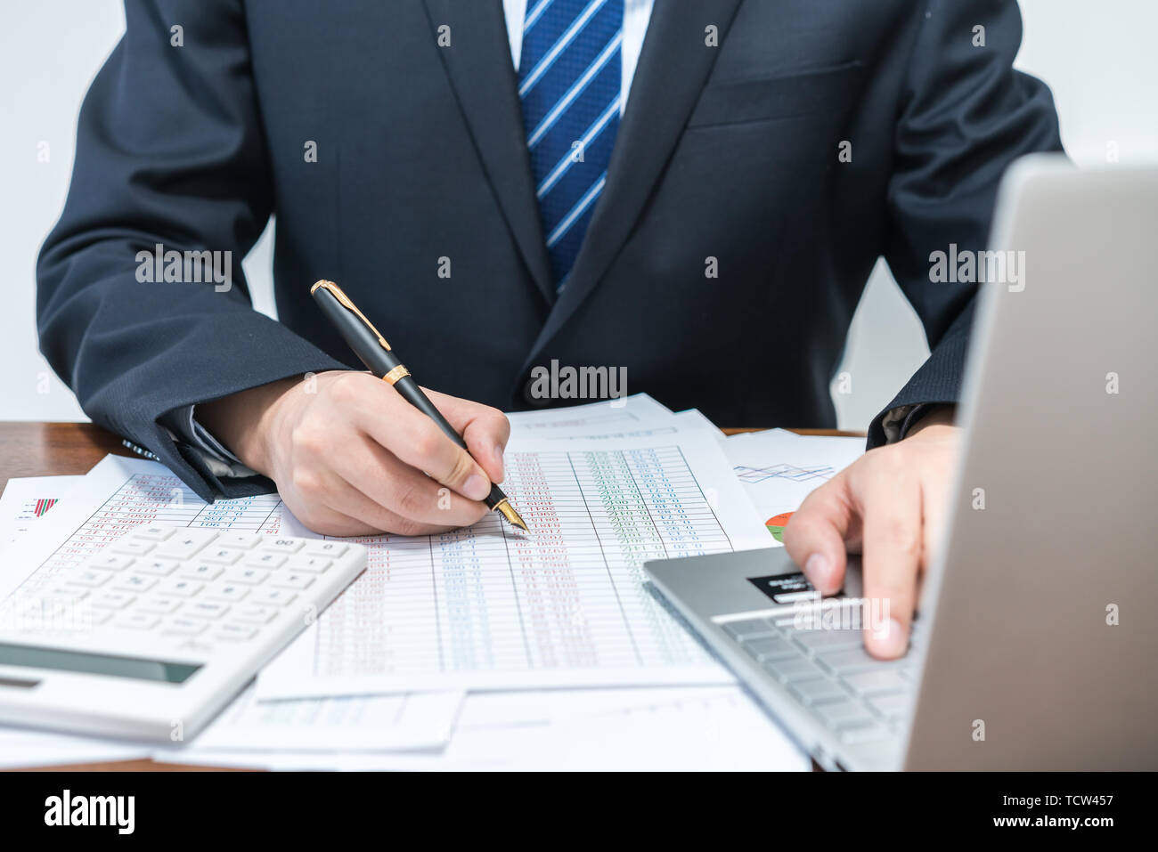 Computer accounting hi-res stock photography and images - Alamy