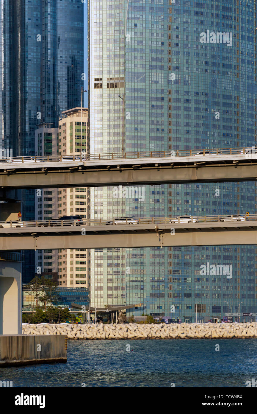Scenic view of Busan Gwangandaegyo Bridge (Diamond Bridge), a ...