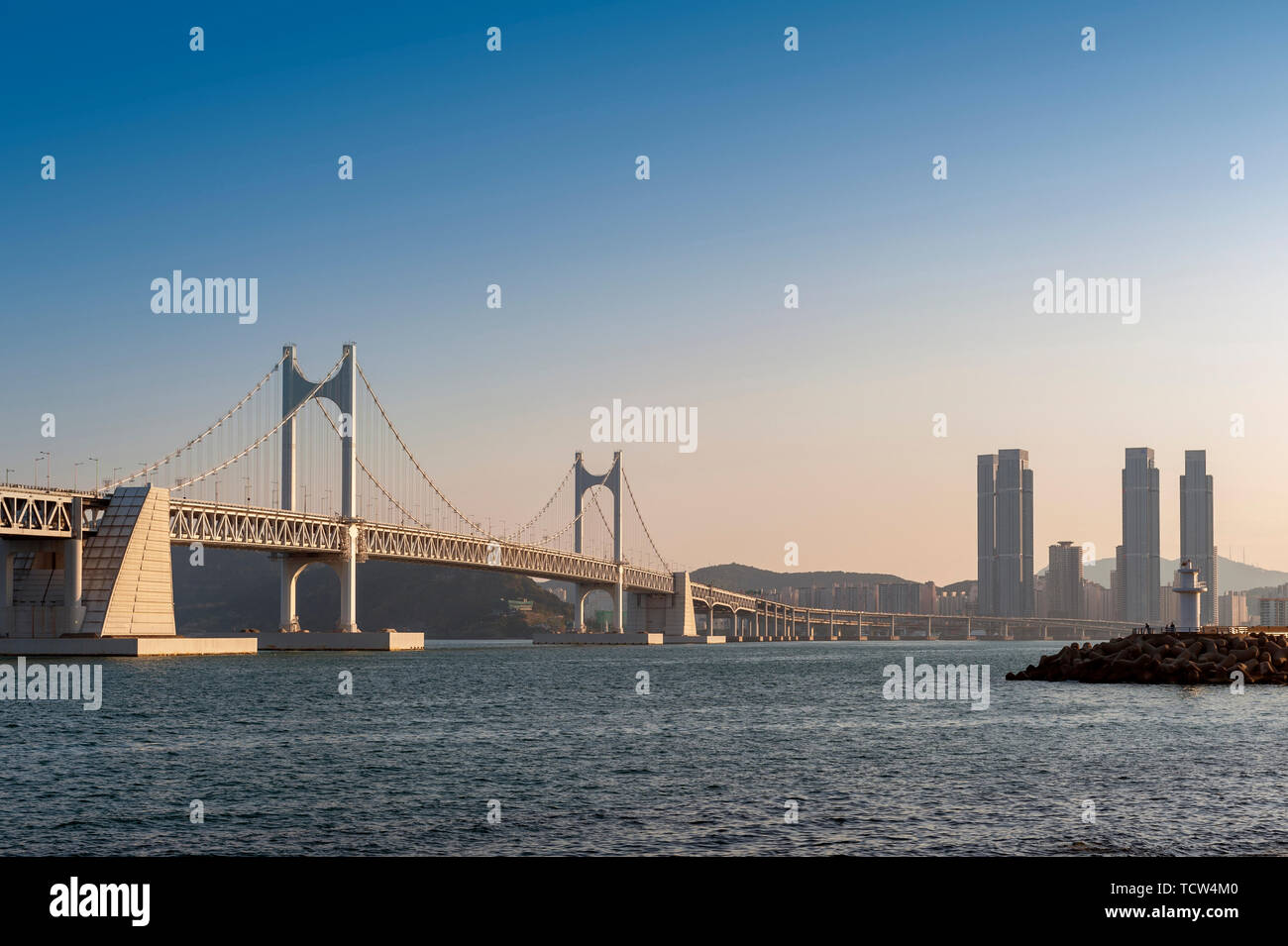 Scenic view of Busan Gwangandaegyo Bridge (Diamond Bridge), a ...