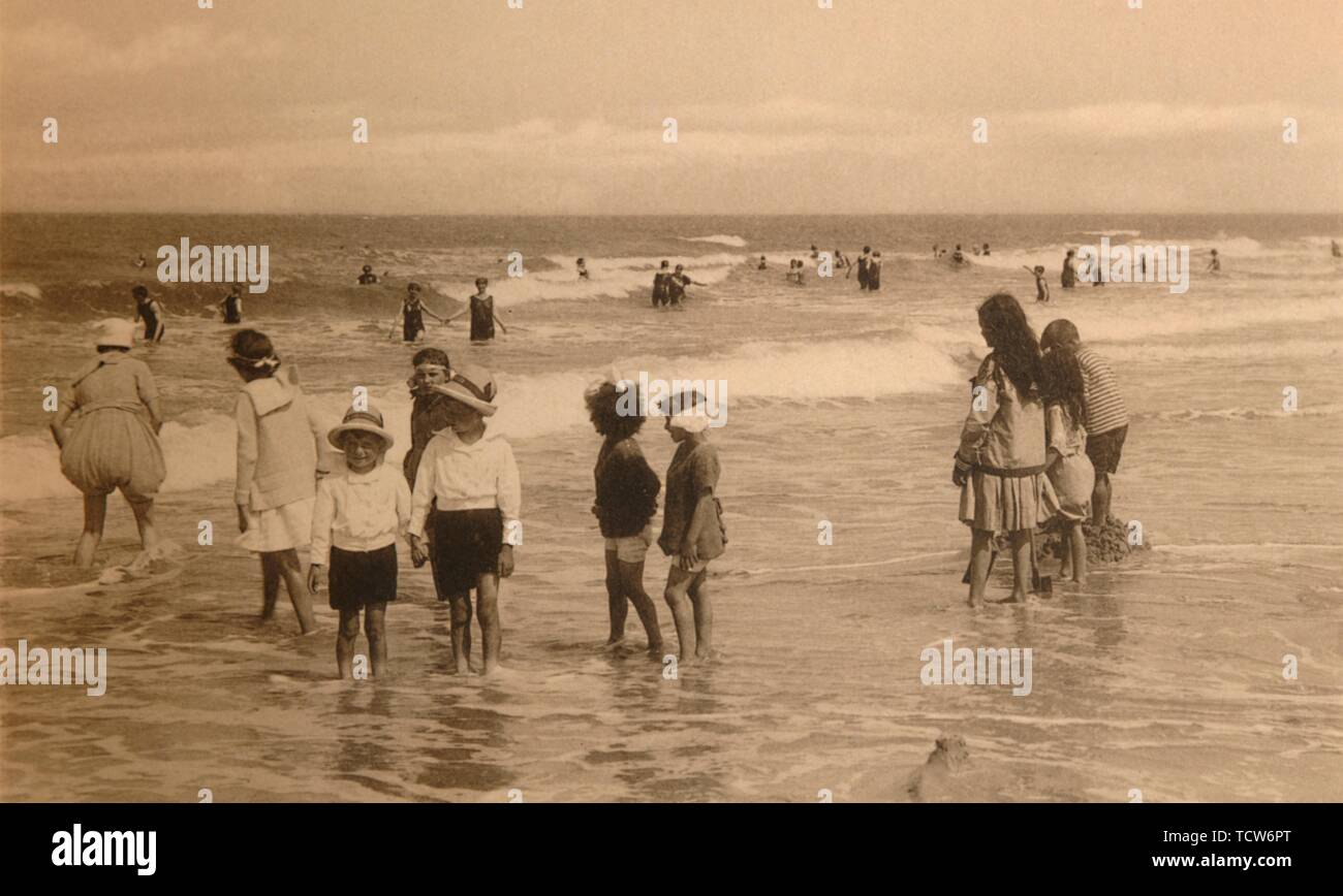 Boy boys shorts vintage hi-res stock photography and images - Alamy