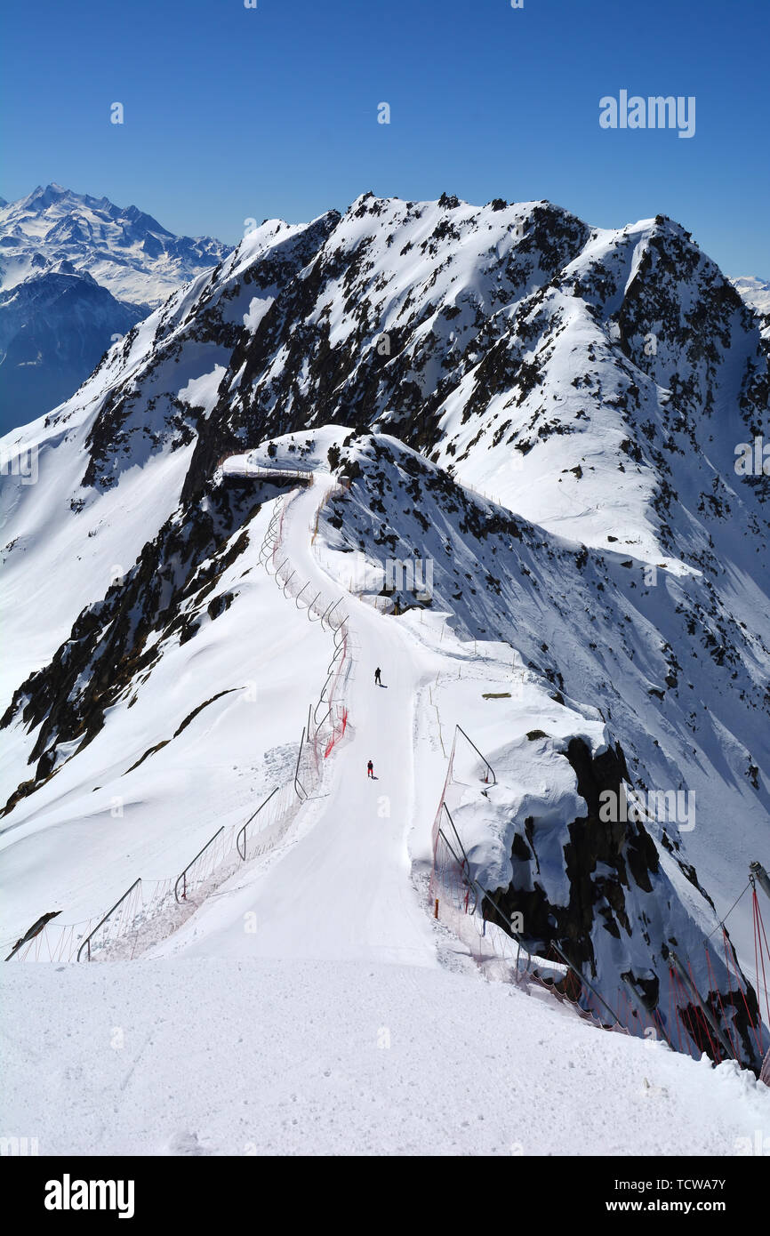 Narrow ridge hi-res stock photography and images - Alamy