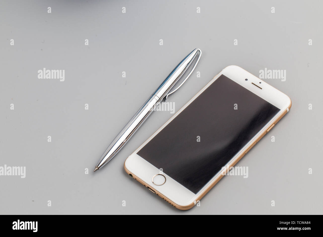 Business signing pen Stock Photo - Alamy