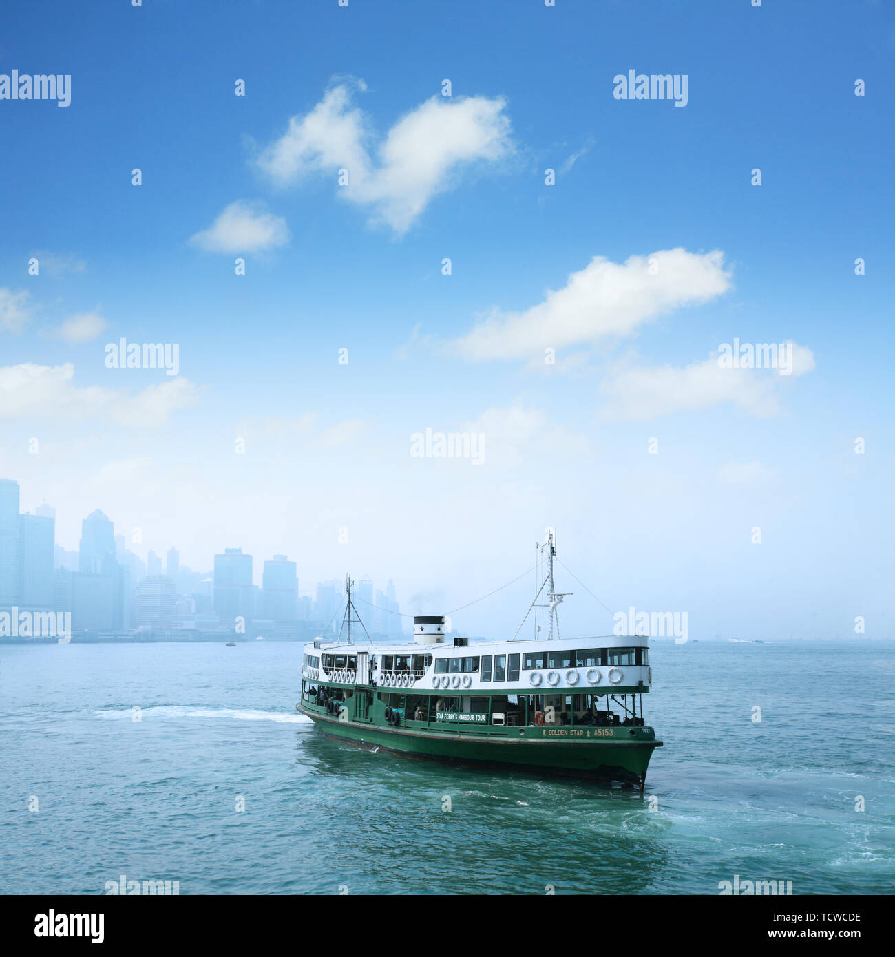 Chinese cruise ship blue hi-res stock photography and images - Alamy