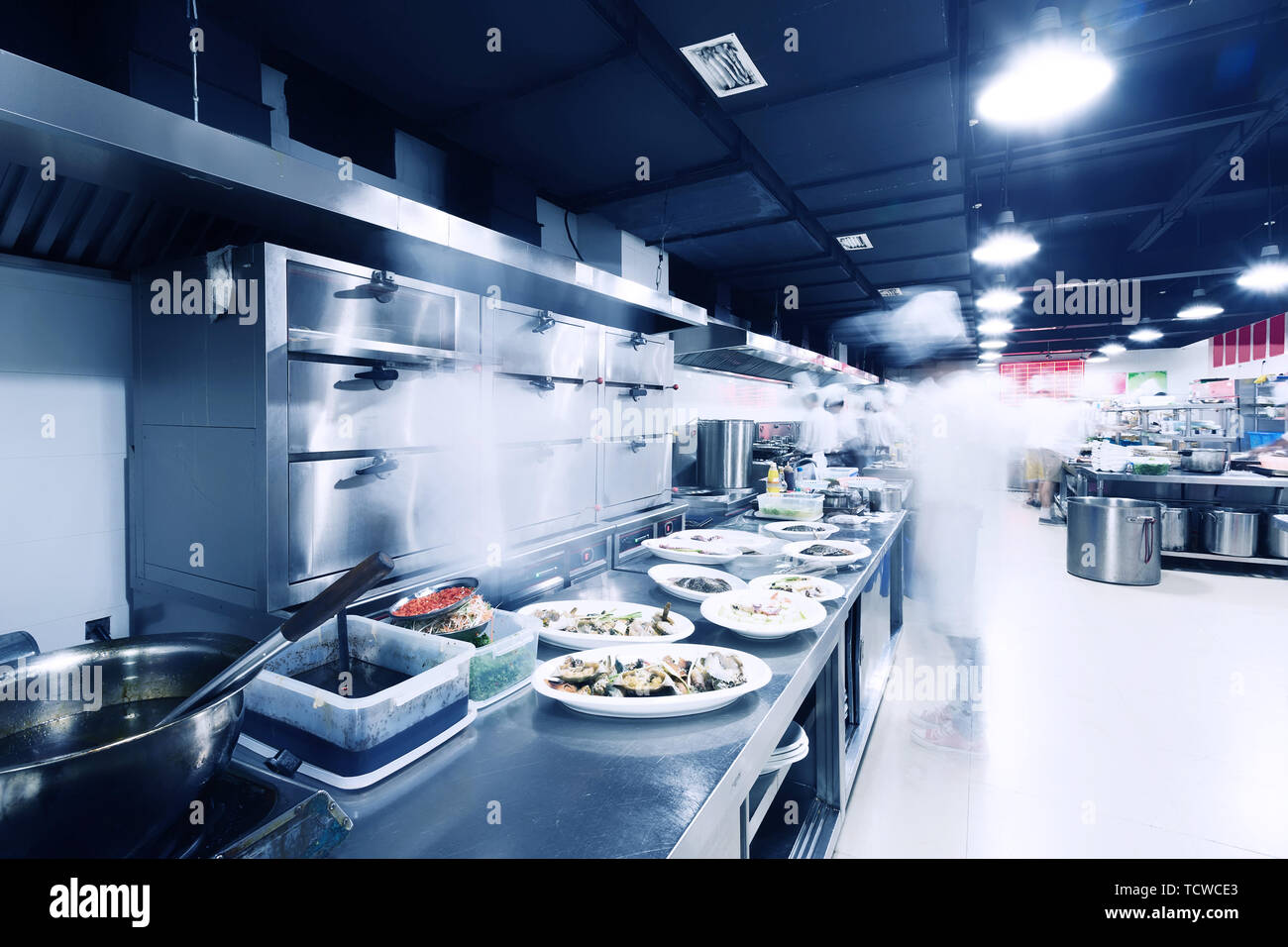 Modern photography and chefs in restaurant Stock Photo - Alamy