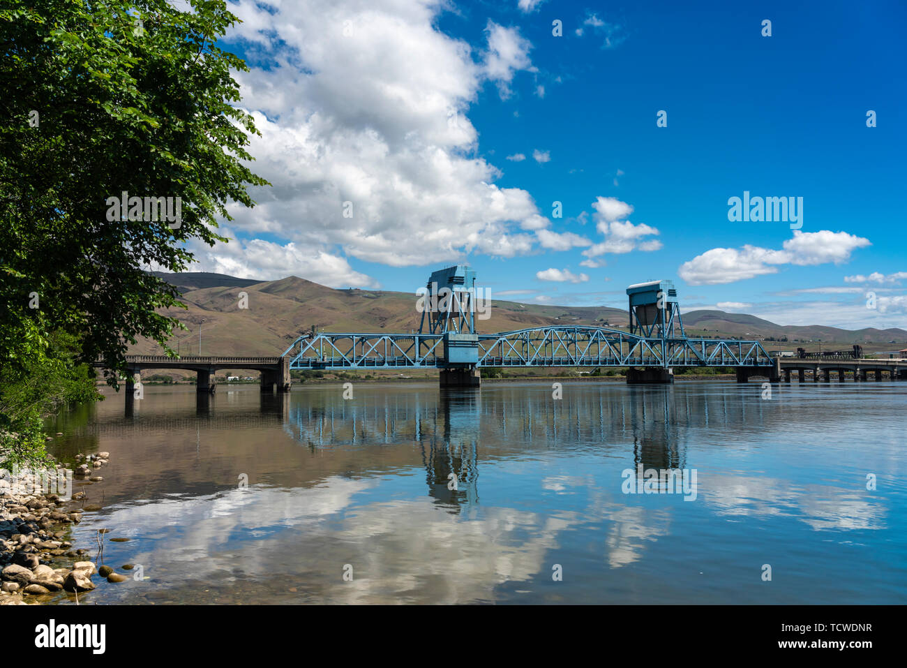 The Lewiston-Clarkston Bridge reflected in the Snake River from ...