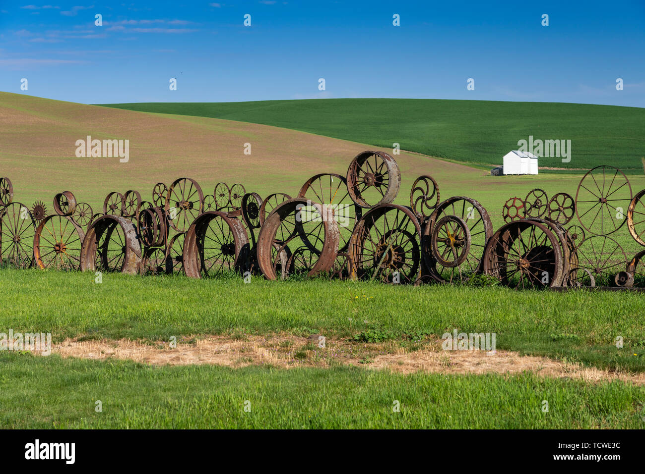 An old wagon wheel fence at the Dahmen Barn near Uniontown, Palouse ...
