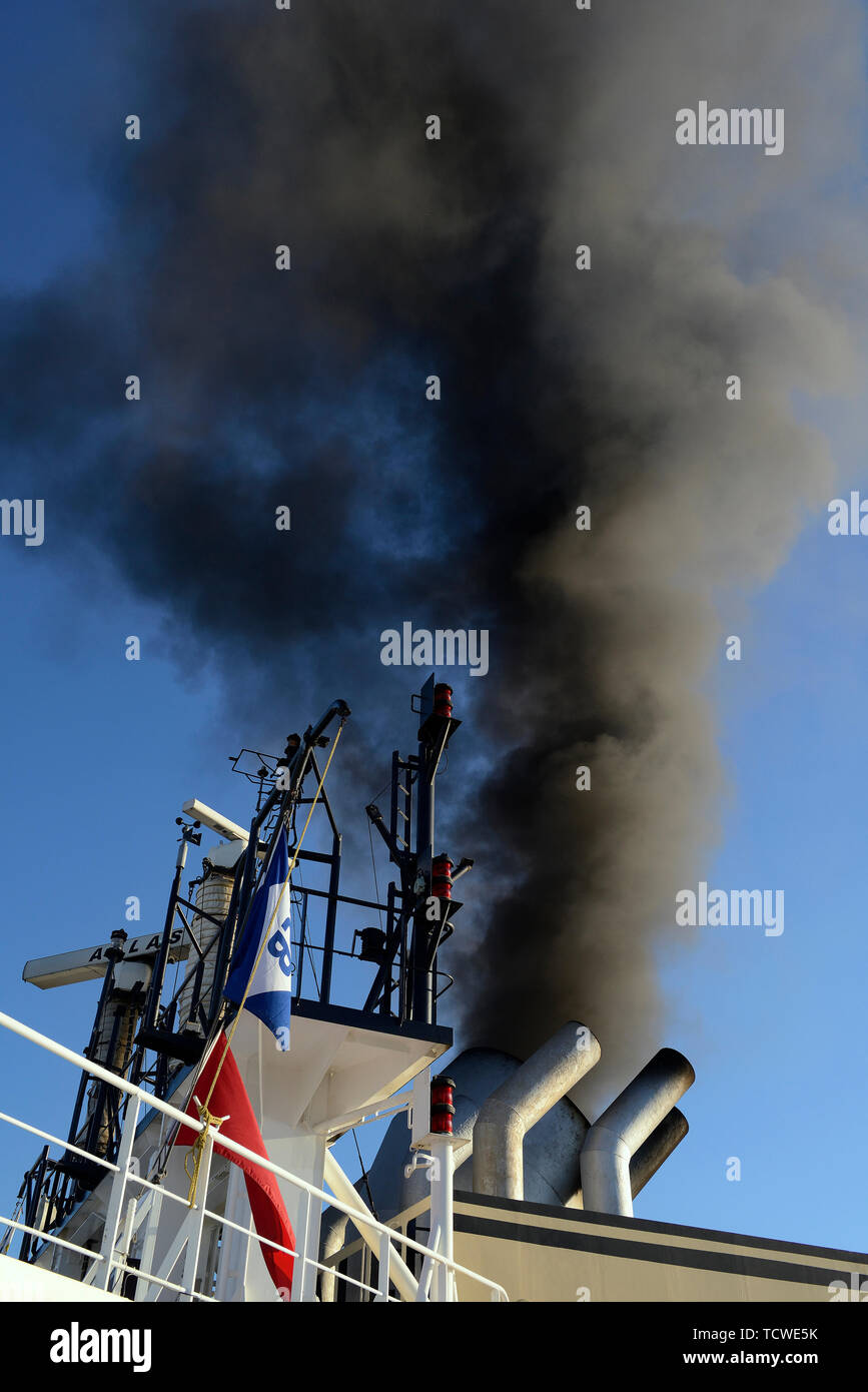 Container ship pollution vessel hi-res stock photography and images - Alamy