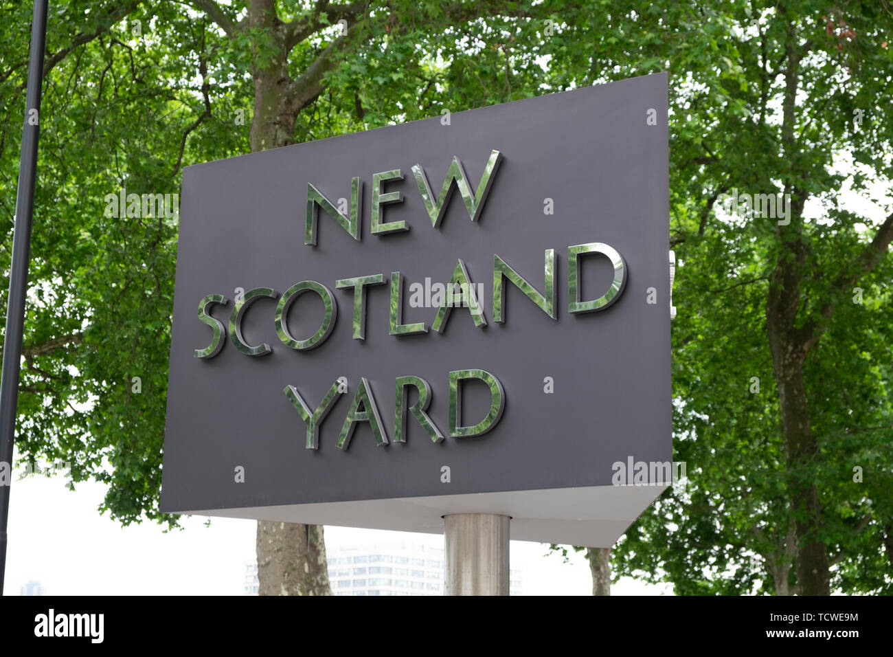 New scotland yard sign hi-res stock photography and images - Alamy