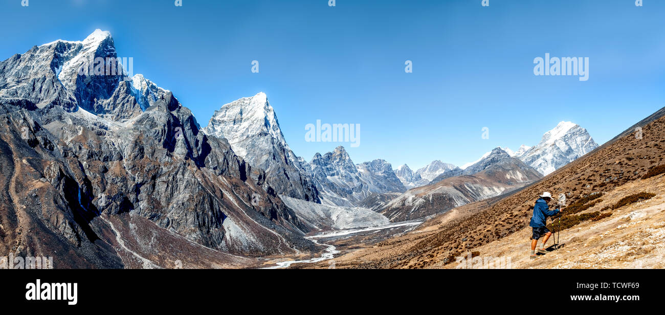 Spectacular Pheriche valley view with Himalayan mountain peaks ...