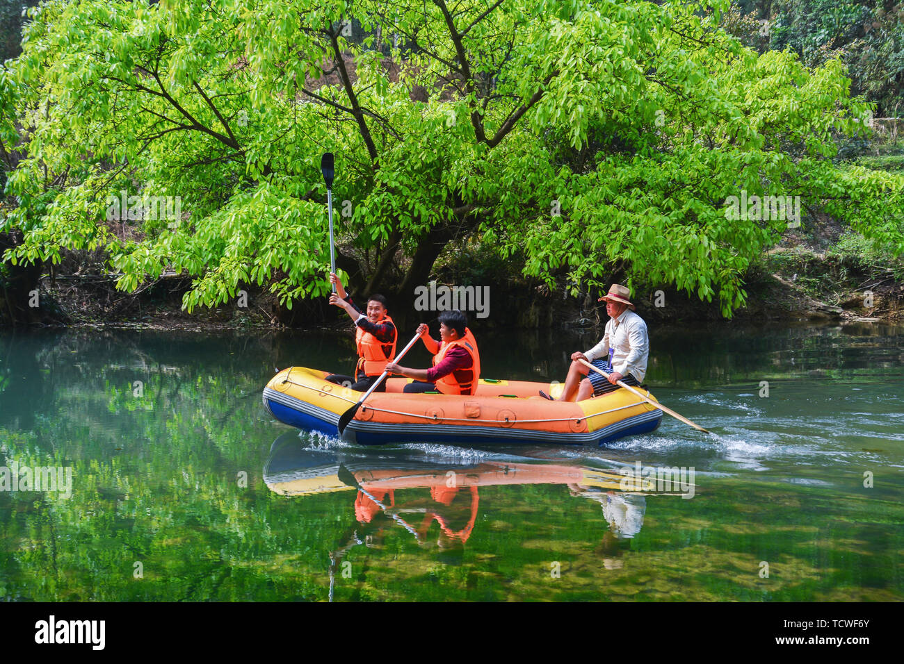 Drifting kayaks hi-res stock photography and images - Alamy