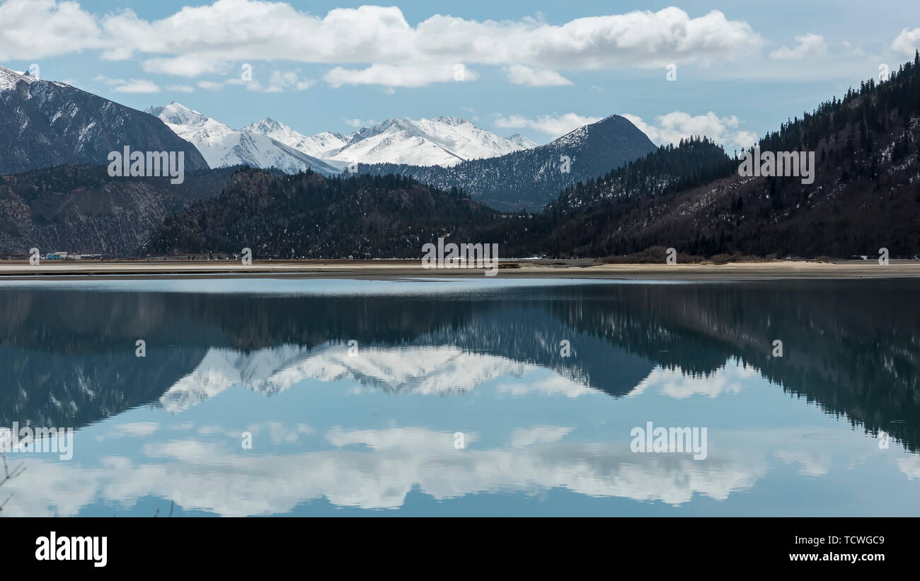 Lianwu lake hi-res stock photography and images - Alamy