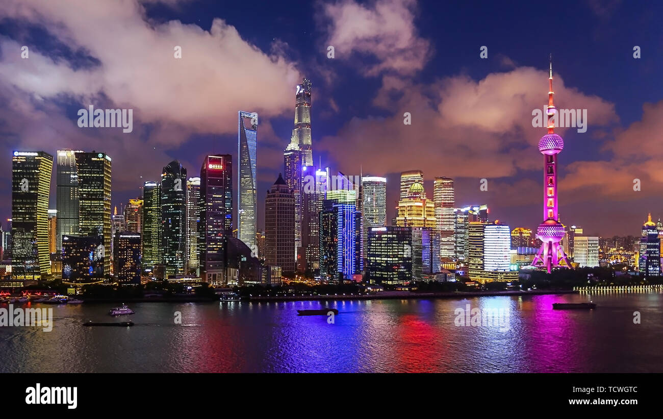 Twilight bay rivers and commercial buildings hi-res stock photography ...