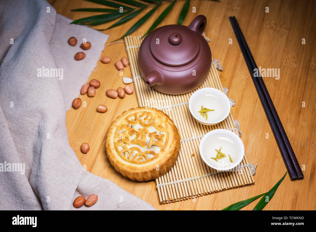 Chinese traditional cuisine Mid-Autumn Festival moon cake tea set Stock ...