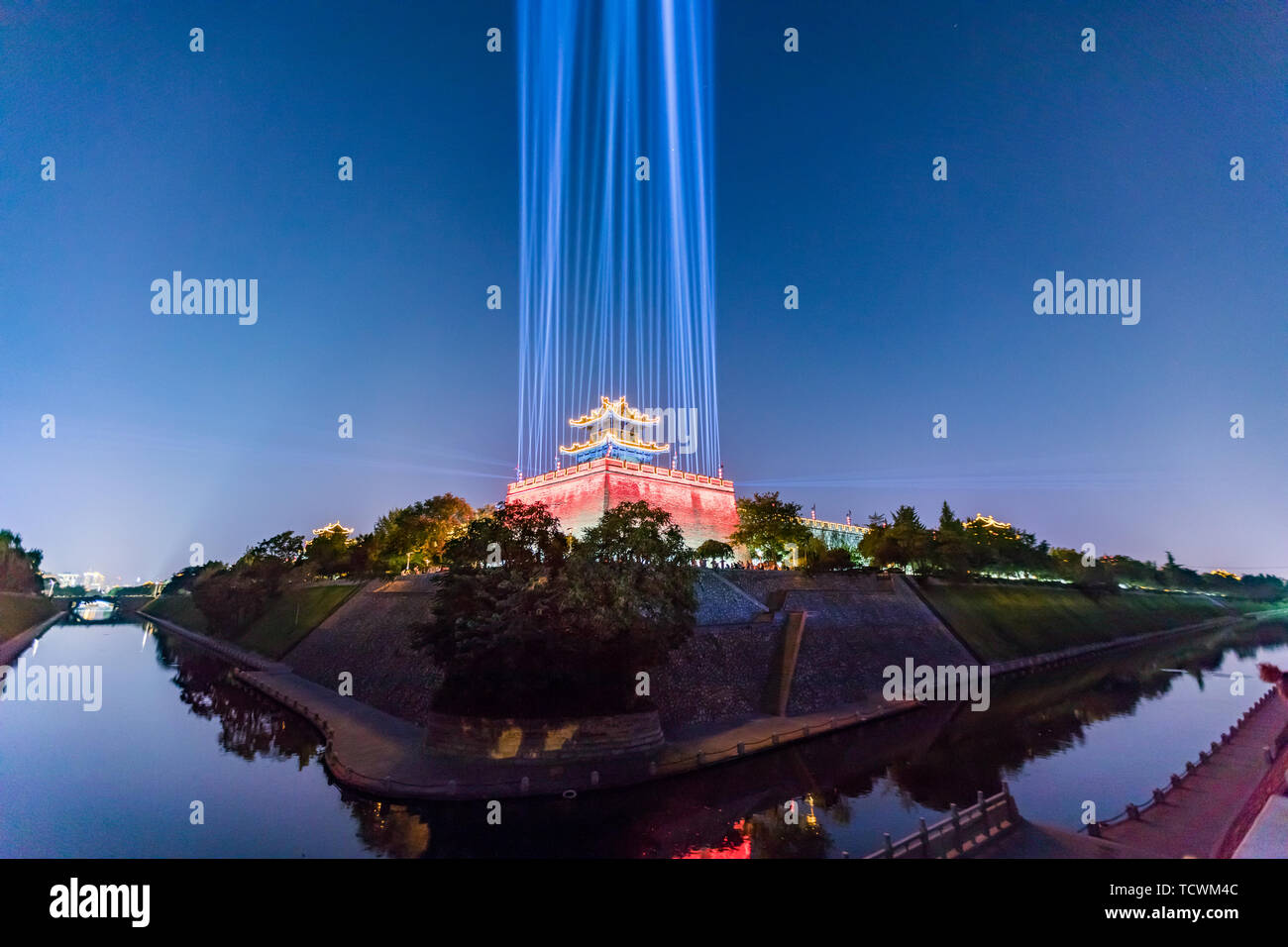 Scenery of the corner tower of Yongning Gate, the city wall of Xi'an ...