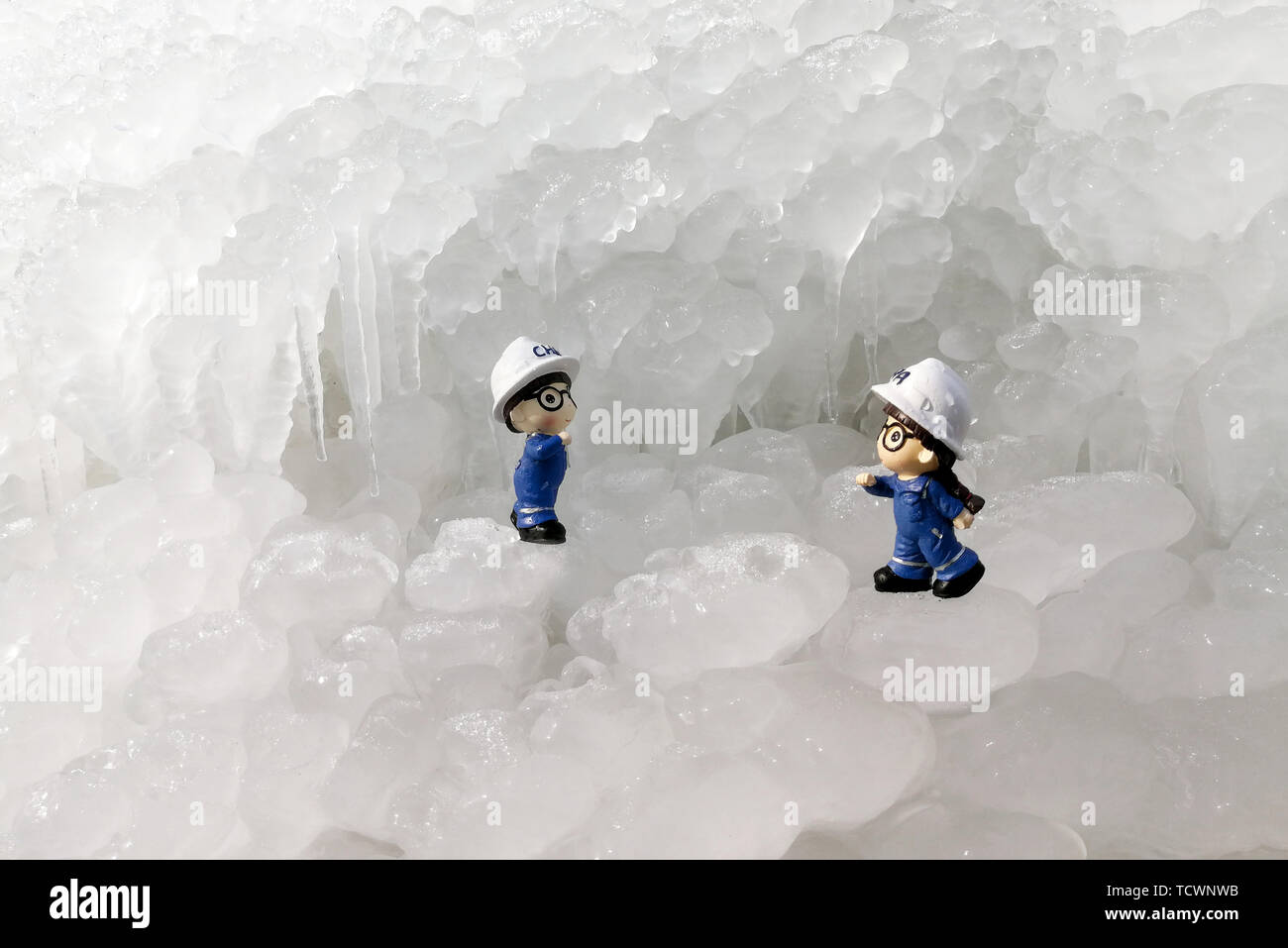 Creative Photography. When shooting ice and snow, use two small people ...