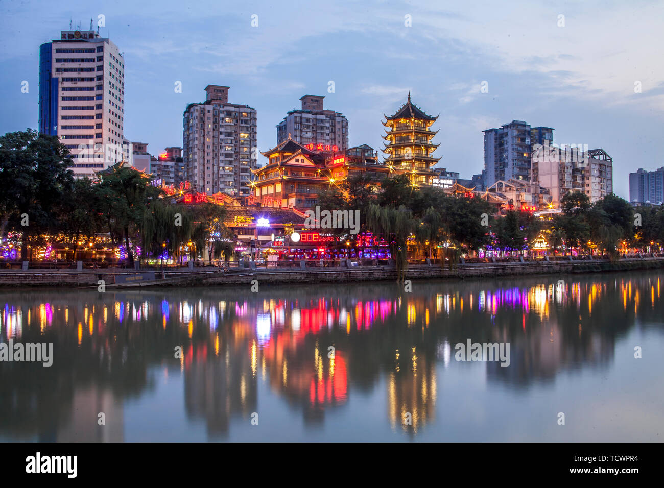 On the shore of the Jinjiang River in Chengdu Stock Photo - Alamy