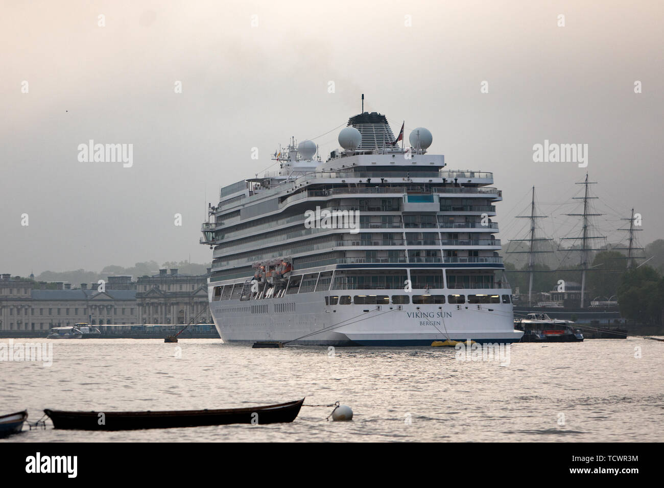 Cruise ship Viking Sun dwarfs the Cutty Sark and the historic buildings ...