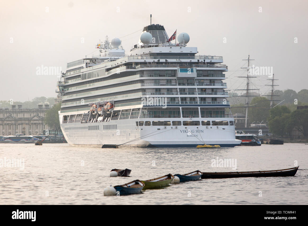 Cruise ship Viking Sun dwarfs the Cutty Sark and the historic buildings ...