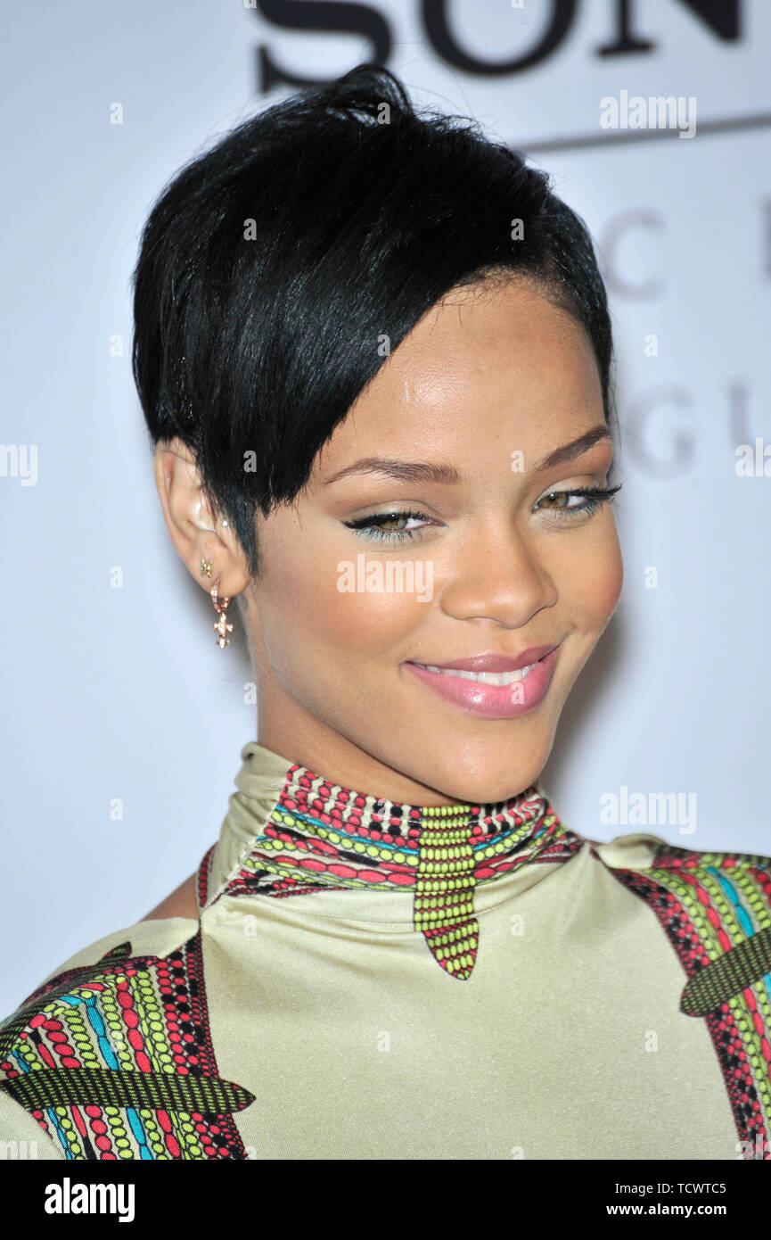 Rihanna Pixie Kesim 2008