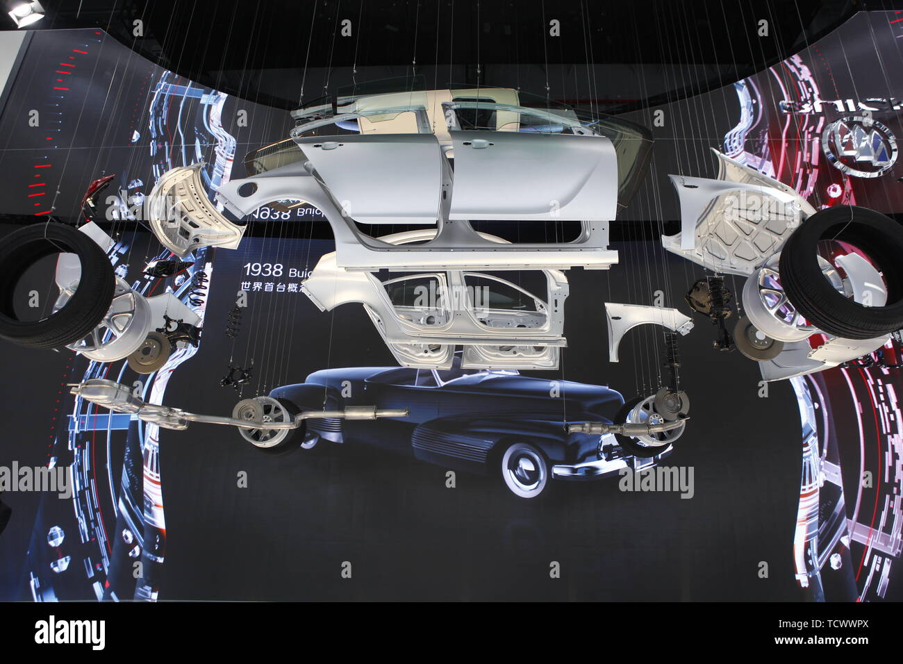 Parts decomposed car Stock Photo - Alamy