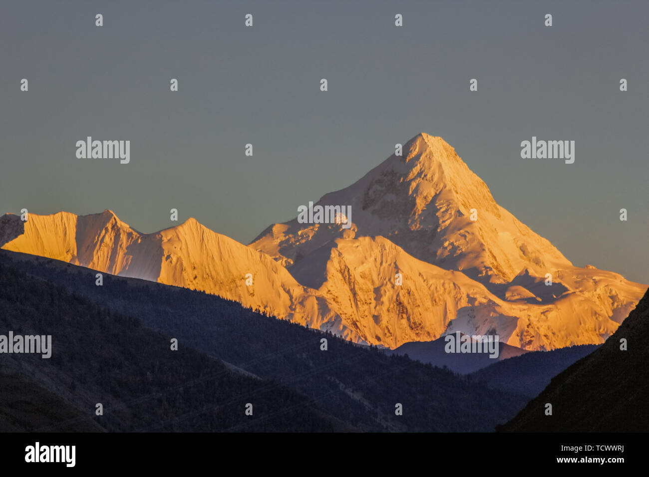 Gonga mountain hi-res stock photography and images - Alamy