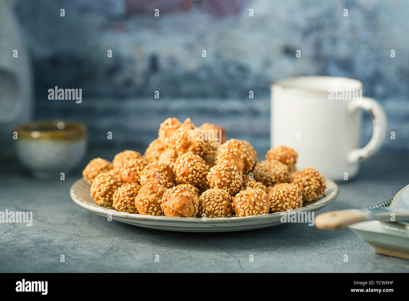 Sesame open crisp Stock Photo - Alamy