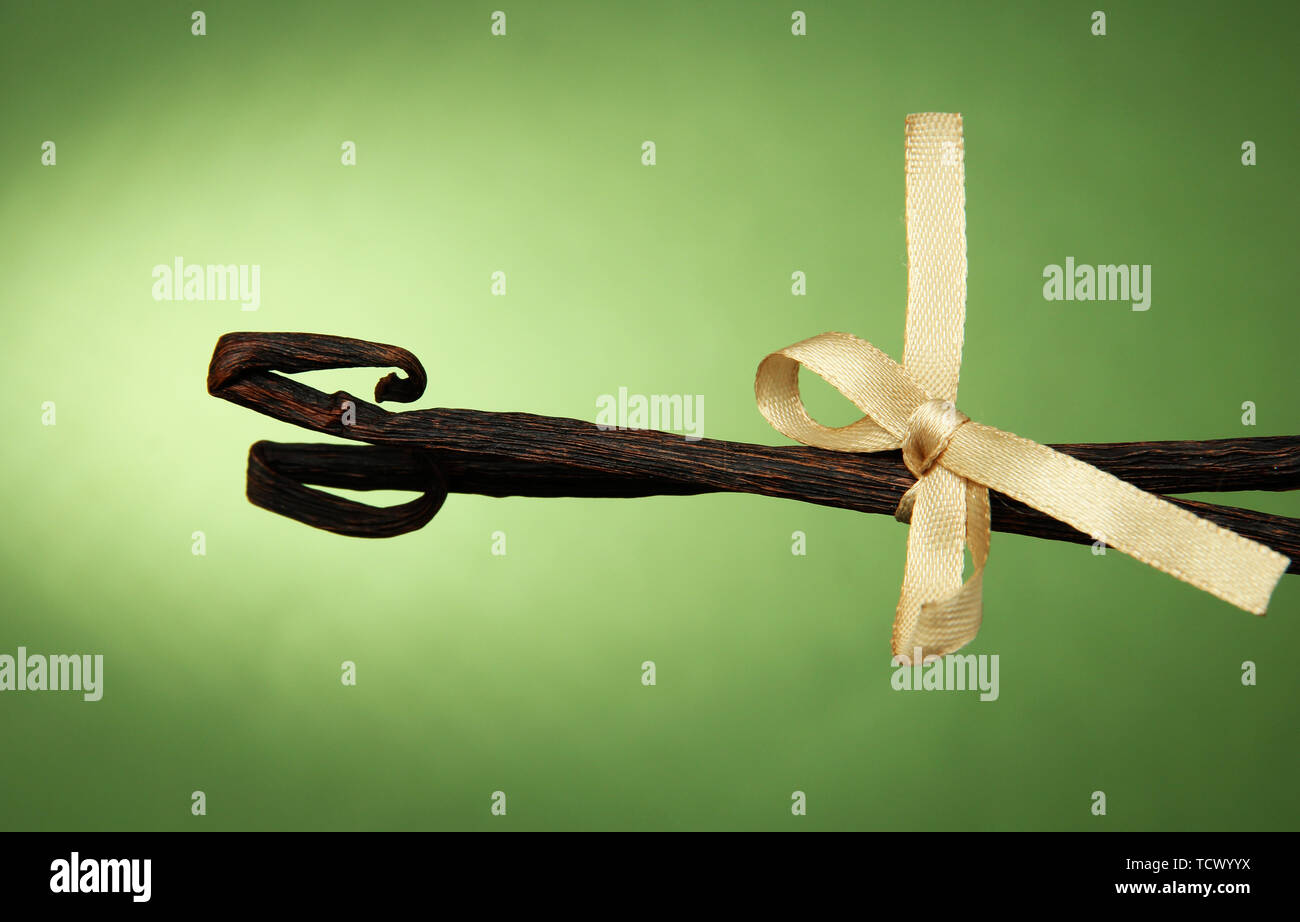 Vanilla pods on green background Stock Photo - Alamy