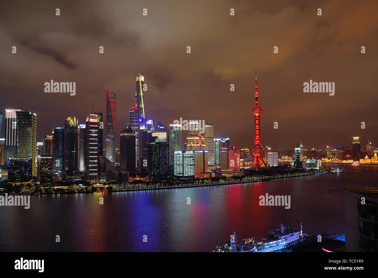 Night shanghai bay downtown reflection hi-res stock photography and ...