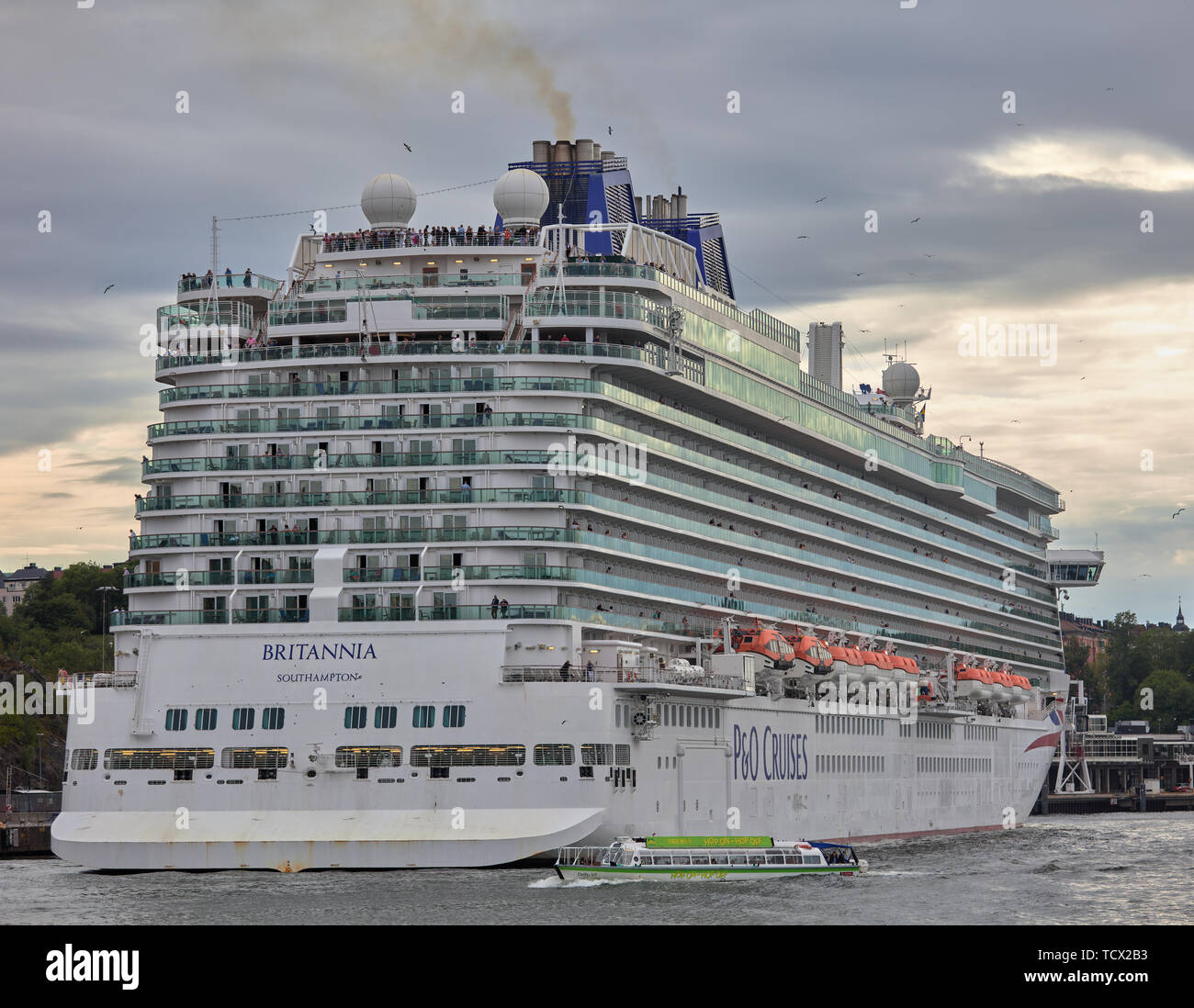 Britannia ship hi-res stock photography and images - Alamy