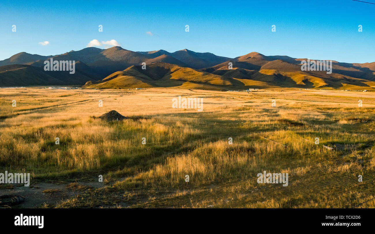 Hills and lawns and dawn hi-res stock photography and images - Alamy
